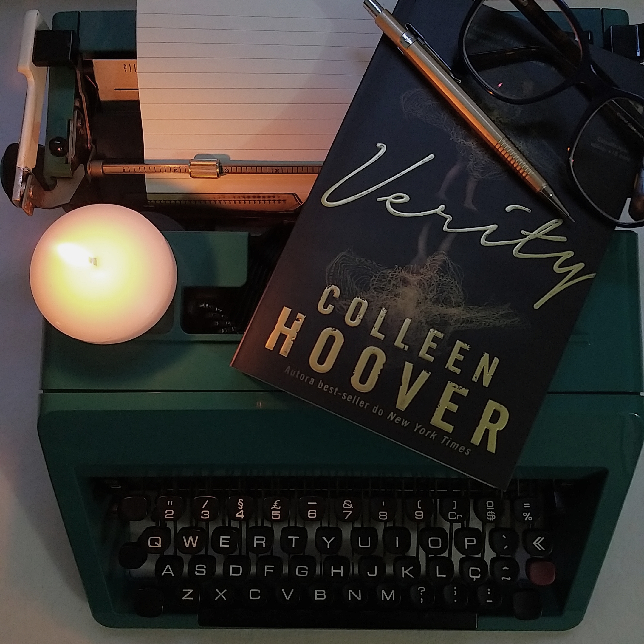 Resenha | Verity, de Colleen Hoover - Deborah Strougo